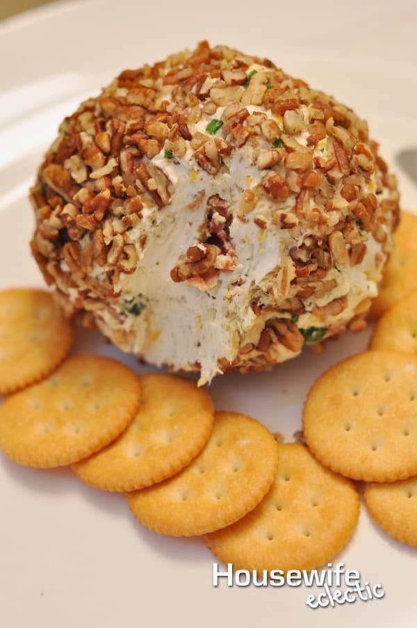 Bacon Cheese Ball for the Big Game - Housewife Eclectic