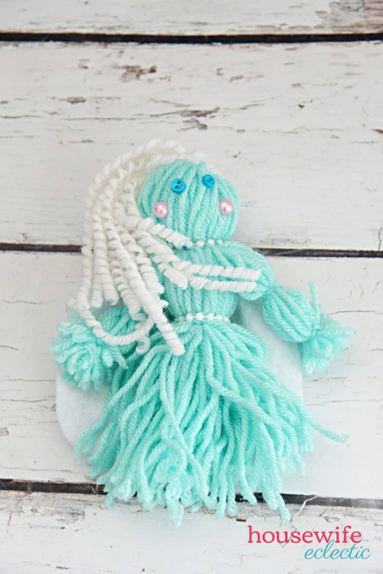 How To Make a Yarn Doll (Frozen Yarn Dolls) - Housewife Eclectic