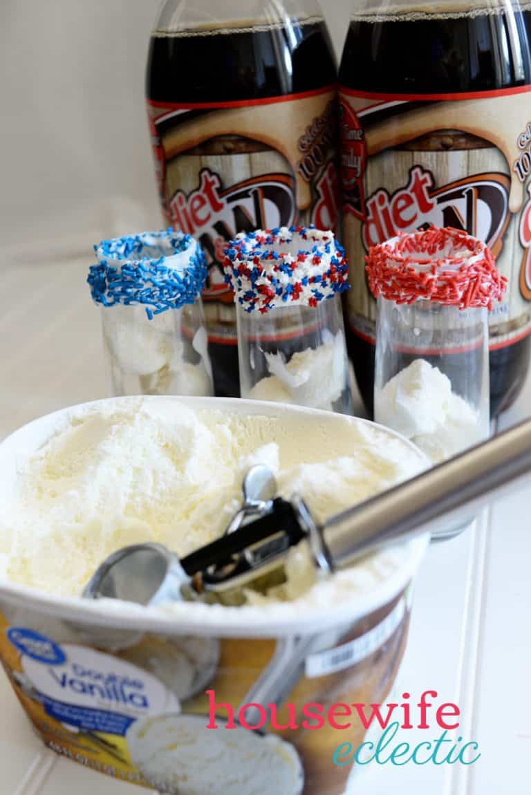 Red, White and Blue Root Beer Floats - Housewife Eclectic