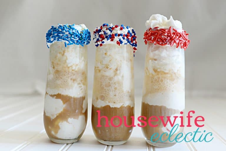 Red, White and Blue Root Beer Floats - Housewife Eclectic