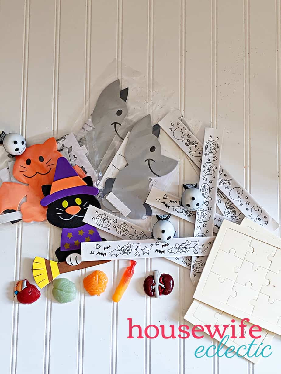 DIy Slap Bracelets - Housewife Eclectic