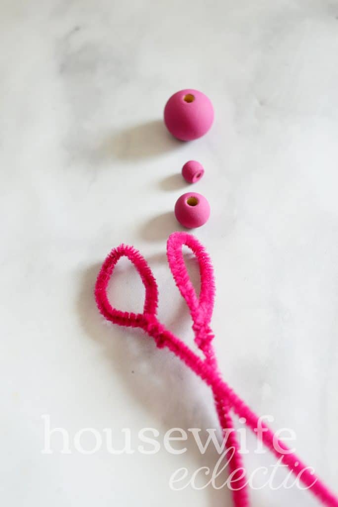 How To Make Pipe Cleaner Bunnies - Housewife Eclectic